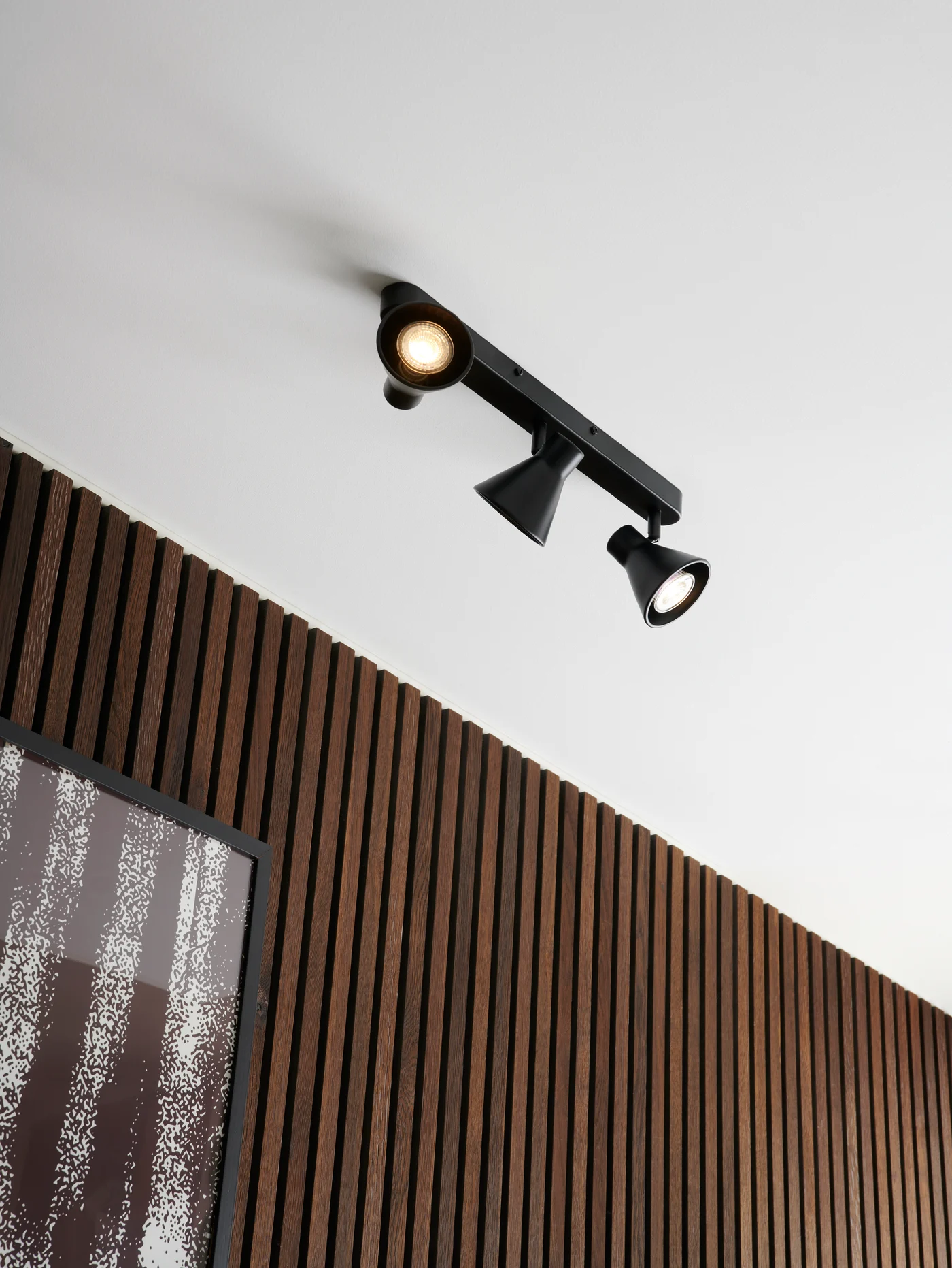 Eik 3 Spotlight Sort - Kr 379